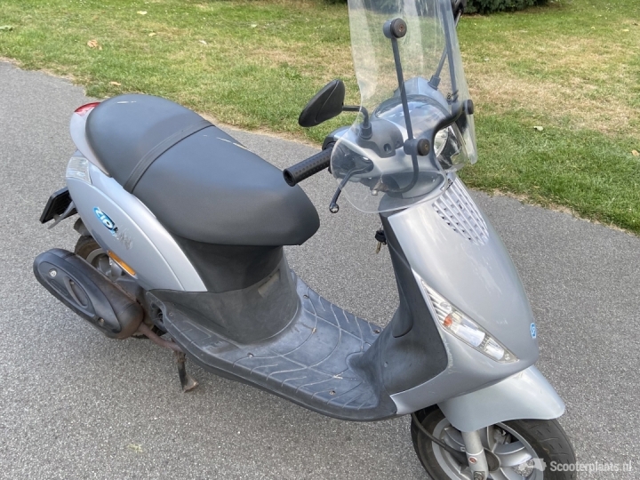 Piaggio Zip grijs