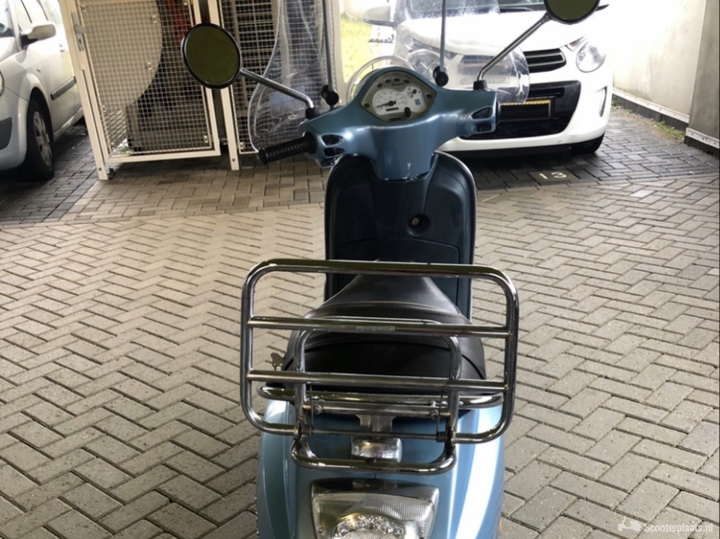 Vespa LX 50 blauw