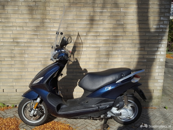 Piaggio Fly blauw