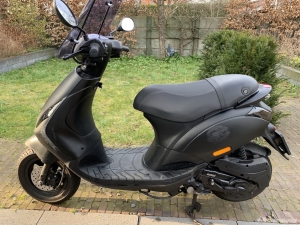 Piaggio Zip matzwart