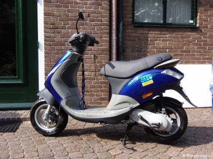 Piaggio Zip blauw