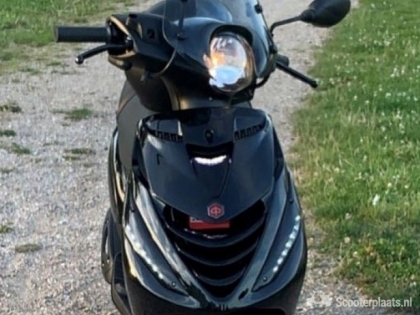 Piaggio Zip 4T injectie 3V SP 2020 GEEL kenteken.