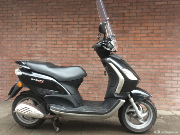 Piaggio Fly Zwart