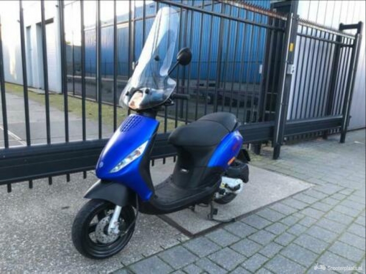 Piaggio Zip blauw