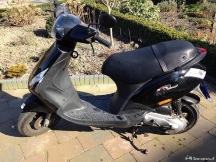 Piaggio Zip zwart