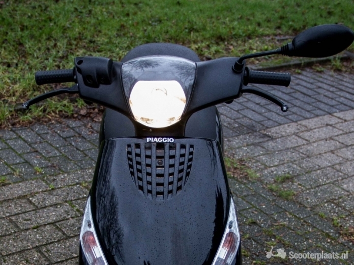 Piaggio Zip zwart