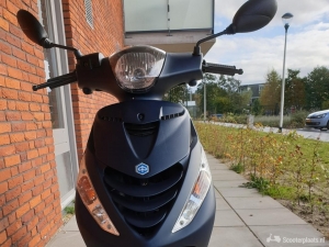 Zeer mooie Piaggio Zip matblauw