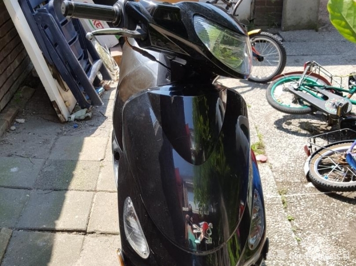 Peugeot V Clic zwart