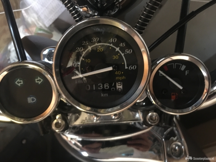 Retro scooter beige