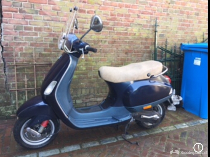 Vespa LX 50 blauw