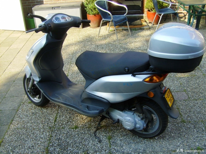 Piaggio Fly zilver