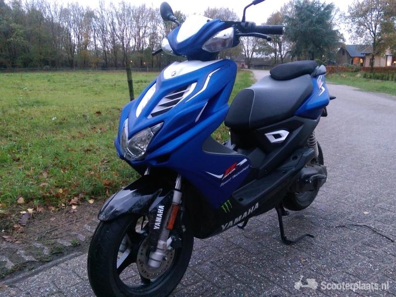 Yamaha Aerox R blauw