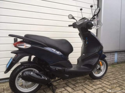 Piaggio Fly blauw