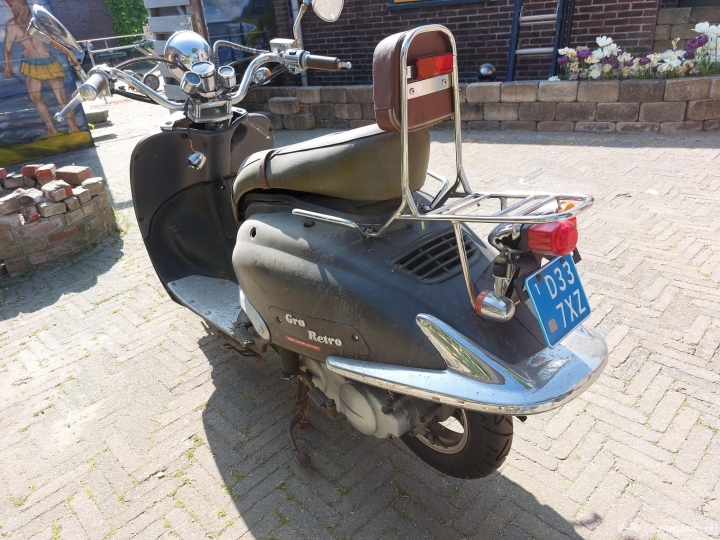 Retro scooter grijs